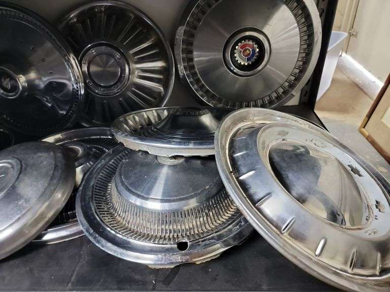 Vintage Car Hubcaps - Dixon's Auction at Crumpton