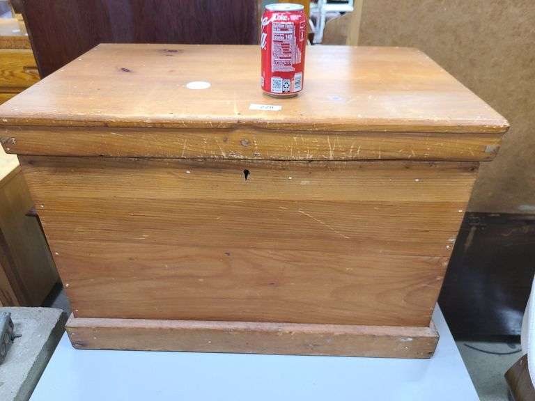 Rustic pine trunk - Dixon's Auction at Crumpton