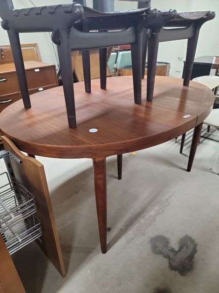 Scandinavian MCM teak oval dining table - Dixon's Auction at Crumpton