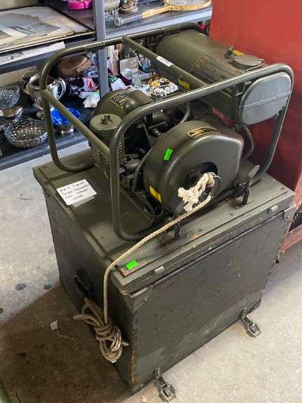 WW2 Signal Corps generator with case. - Dixon's Auction at Crumpton