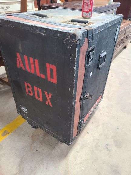 Roadie trunk - Dixon's Auction at Crumpton