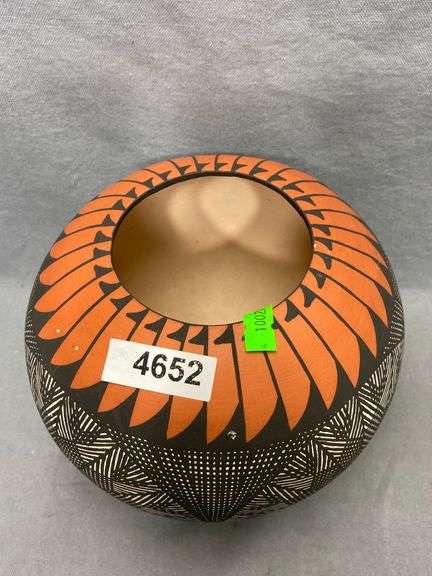 Freida Vallo Aloma pottery vase - Dixon's Auction at Crumpton