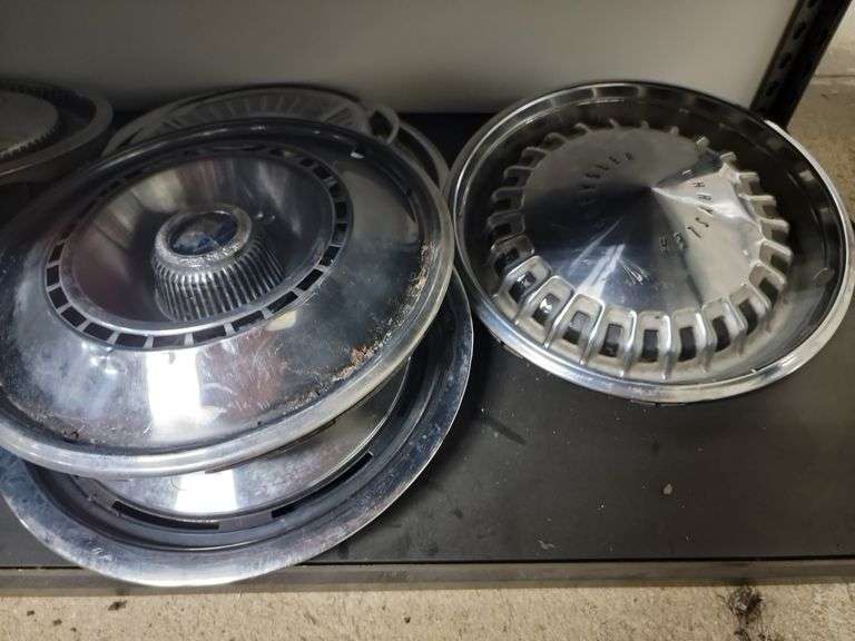 Vintage Car Hubcaps - Dixon's Auction at Crumpton