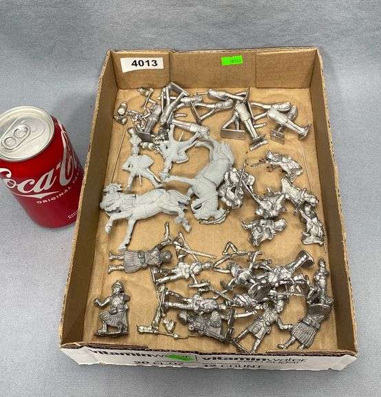 Lot of unpainted metal toy soldiers - Dixon's Auction at Crumpton