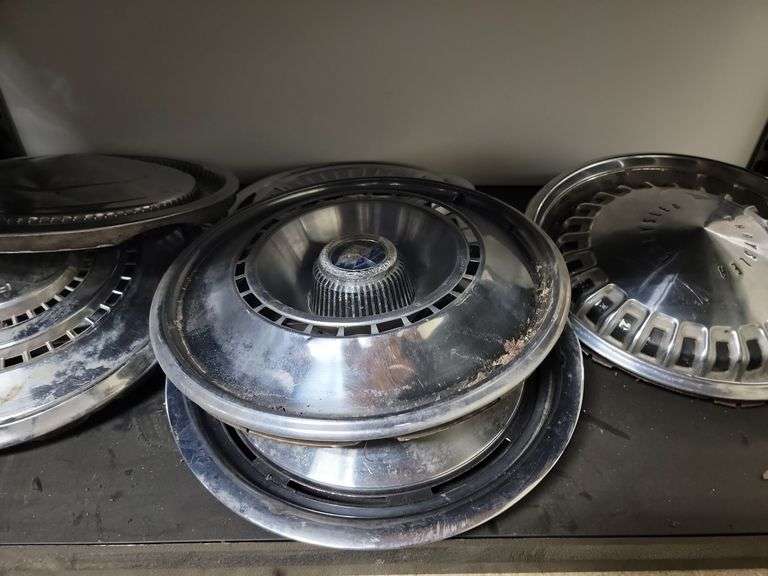 Vintage Car Hubcaps - Dixon's Auction at Crumpton