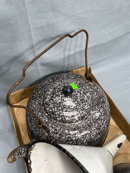 3 pieces of antique graniteware - Dixon's Auction at Crumpton