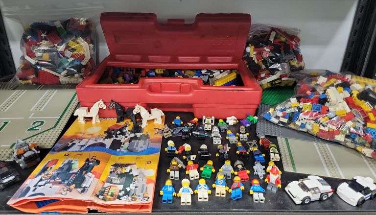 Lot Of Vintage Legos - Dixon's Auction at Crumpton