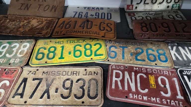 Lot Vintage Car License Plates - Dixon's Auction at Crumpton