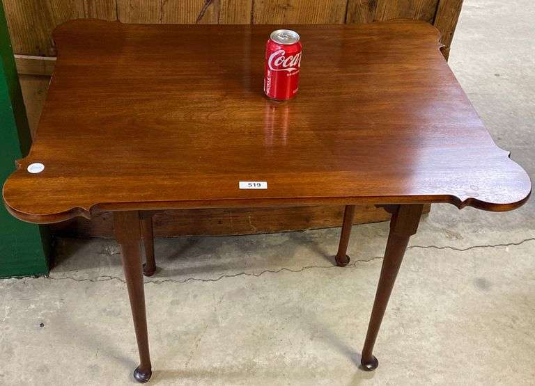 Bay Hundred Cabinetmade Porringer Top Table - Dixon's Auction at Crumpton