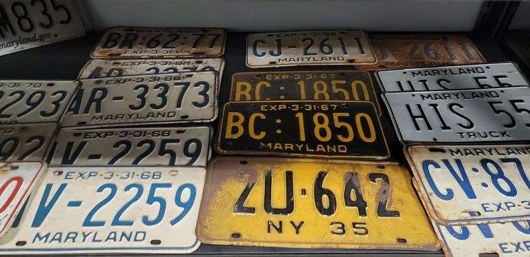Lot Vintage / Antique Car License Plates - Dixon's Auction at Crumpton