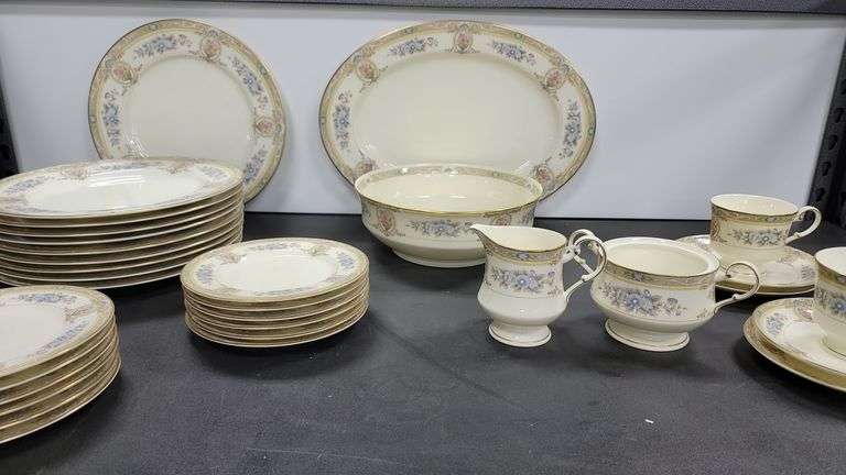 Lot Mikasa Bone Ivory Set Of China Dishes - Dixon's Auction at Crumpton