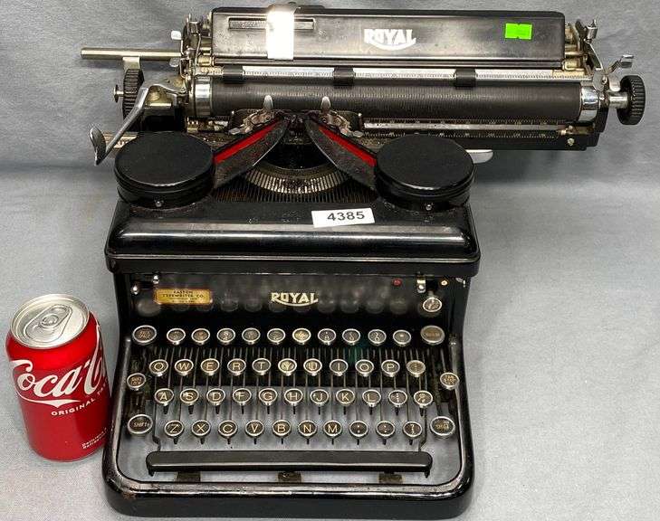 Vintage Royal Typewriter - Dixon's Auction at Crumpton