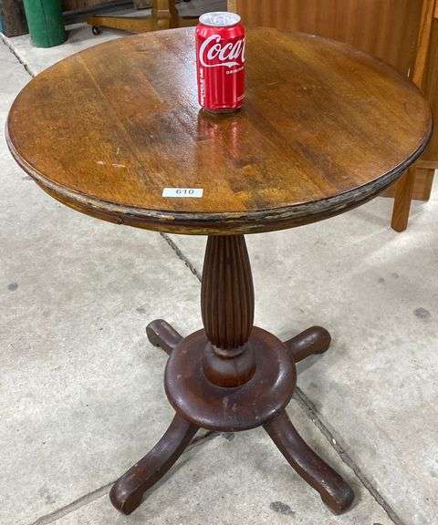 Antique Reeded Column Parlor Table - Dixon's Auction at Crumpton