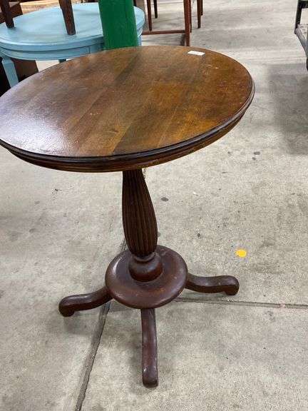 Antique Reeded Column Parlor Table - Dixon's Auction at Crumpton