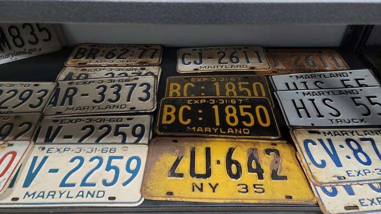 Lot Vintage / Antique Car License Plates - Dixon's Auction at Crumpton