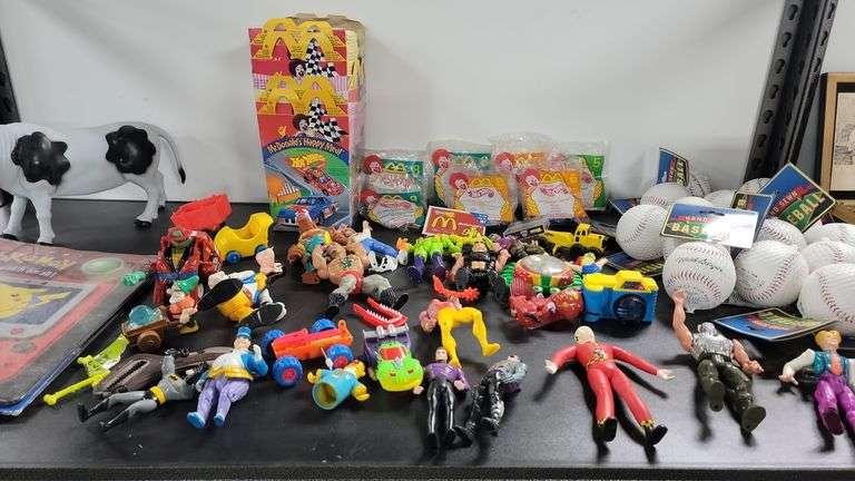 Lot Vintage Toys, Action Figures Etc - Dixon's Auction at Crumpton