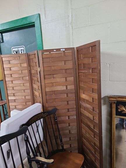 Lattice Room Divider - Dixon's Auction at Crumpton