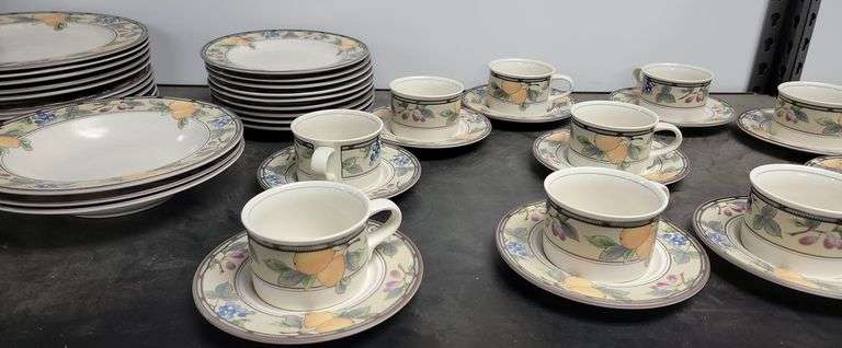Set Of Mikasa Intaglio China Dishes - Dixon's Auction at Crumpton
