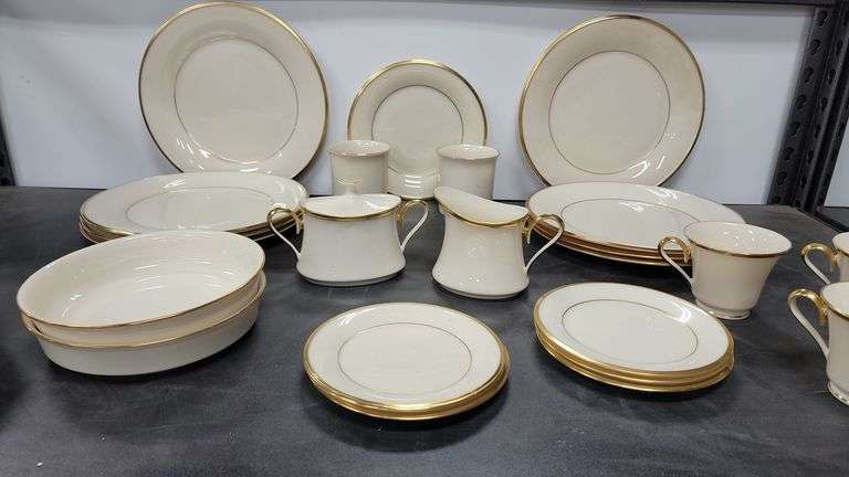 Lot Lenox Gold Rim China Dishes - Dixon's Auction at Crumpton