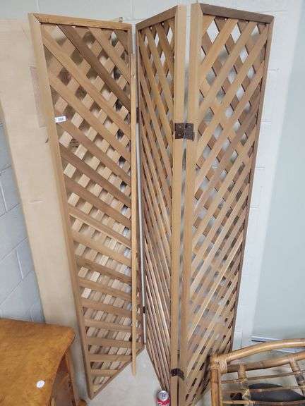Lattice Room Divider - Dixon's Auction at Crumpton