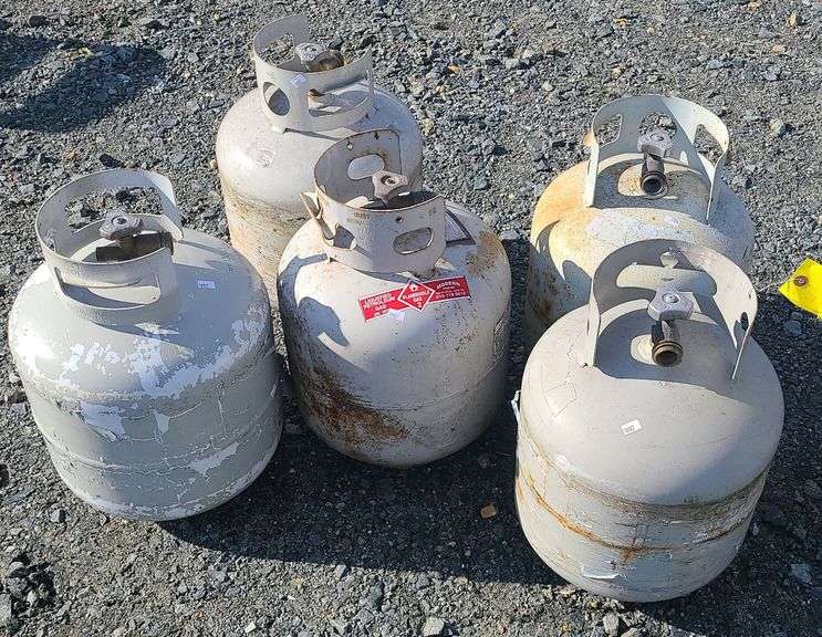 5 Propane Tanks - Dixon's Auction at Crumpton