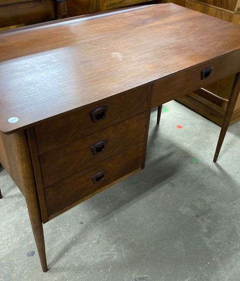 Bassett Mcm Walnut Desk, Wear On Top - Dixon's Auction at Crumpton