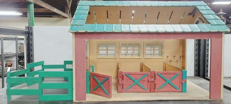 Vintage Toy Horse Stables - Dixon's Auction at Crumpton