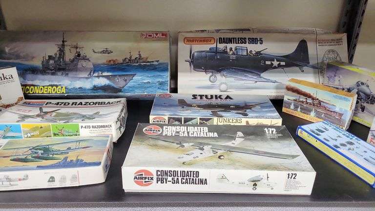 Lot Vintage Models In Boxes - Dixon's Auction at Crumpton