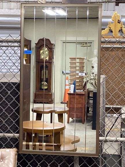 MCM Mirror - Dixon's Auction at Crumpton