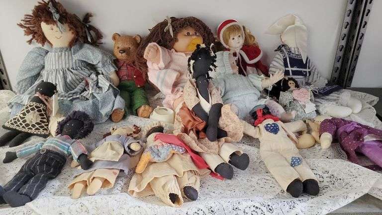 Lot Vintage Rag Dolls - Dixon's Auction at Crumpton