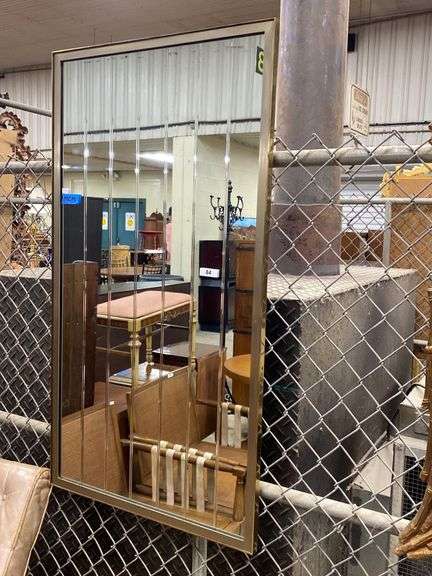 MCM Mirror - Dixon's Auction at Crumpton