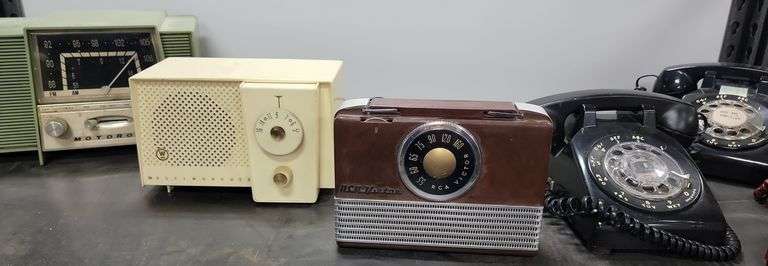 Lot Vintage Phones & Radios - Dixon's Auction at Crumpton