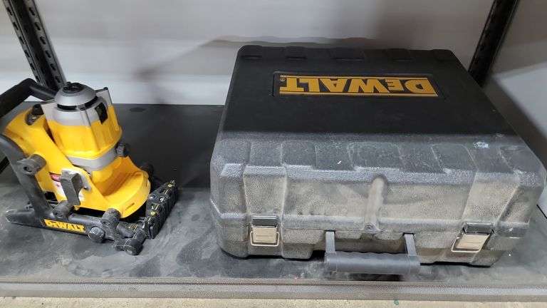 Lot Dewalt Laser Level & Case - Dixon's Auction at Crumpton