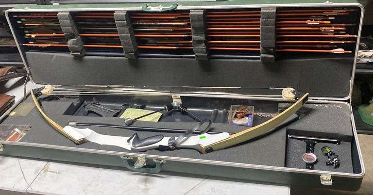Pacer Compound Bow In Rigid Case With Arrows, Tips And Accessories ...
