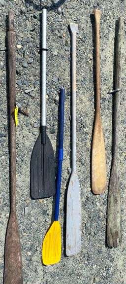 A Lot Of Vintage Wooden And Plastic Boat Oars - Dixon's Auction at Crumpton