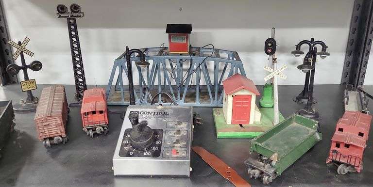 Lot Vintage Trains & Model Railroad Items - Dixon's Auction at Crumpton