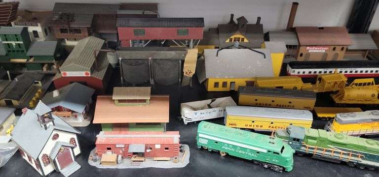 Lot Vintage Train Set Buildings, Train Cars, Engines Etc - Dixon's ...