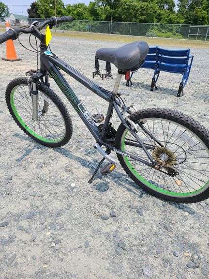 Schwinn Cascade 21 Speed Bike - Dixon's Auction at Crumpton