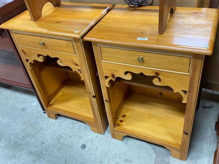 Pair Thomasville Pine Nightstands - Dixon's Auction at Crumpton