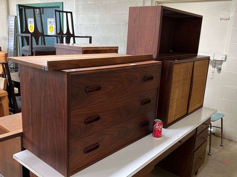 MCM Walnut Modular Shelving Parts, Chips And Wear - Dixon's Auction at ...