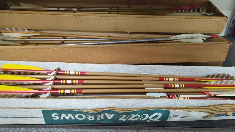 Lot Of Vintage Bear Arrows - Dixon's Auction at Crumpton