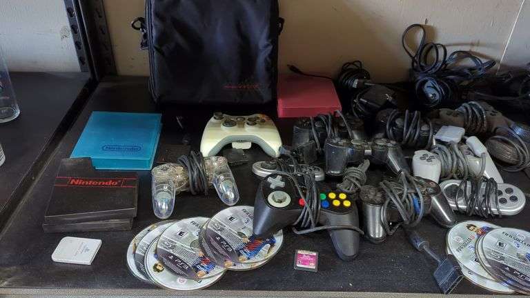 Lot Of Gaming System Controllers - Dixon's Auction at Crumpton