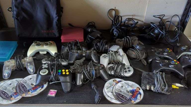 Lot Of Gaming System Controllers - Dixon's Auction at Crumpton