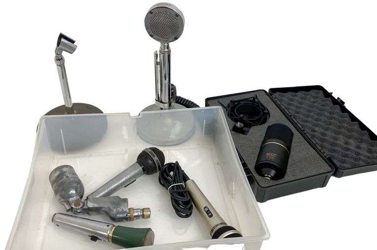 Lot Of Vintage Microphones - Dixon's Auction at Crumpton
