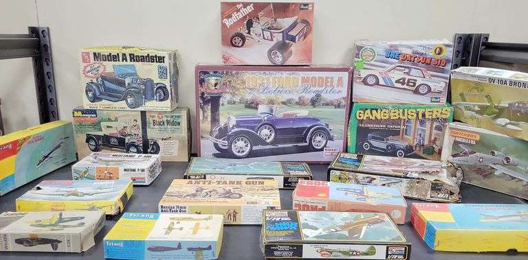 Lot Vintage Car & Airplane Models - Dixon's Auction at Crumpton