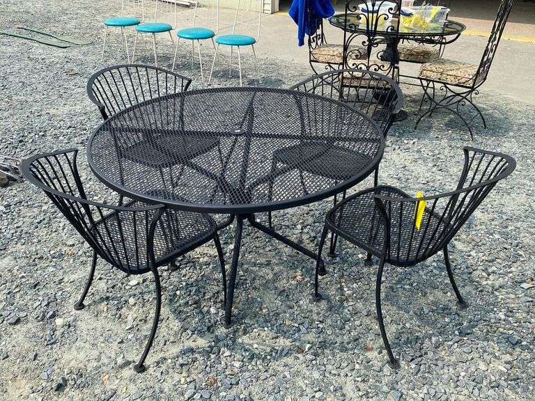 (5)Pc Metal Outdoor Patio Table And Chair Set - Dixon's Auction at Crumpton