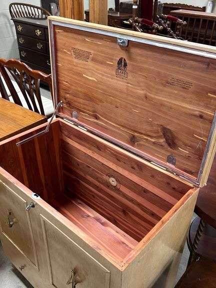 Lane MCM Cedar Chest, Finish Wear - Dixon's Auction at Crumpton