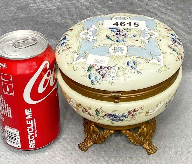 Antique Wavecrest Dresser Box - Dixon's Auction at Crumpton