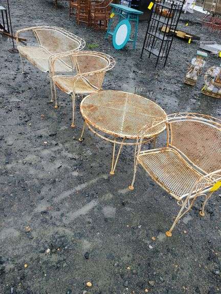 MCM 4 Piece Wrought Iron Patio Set - Dixon's Auction at Crumpton