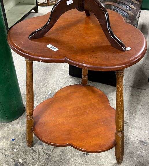 Vintage Trefoil Two Tier Stand - Dixon's Auction at Crumpton